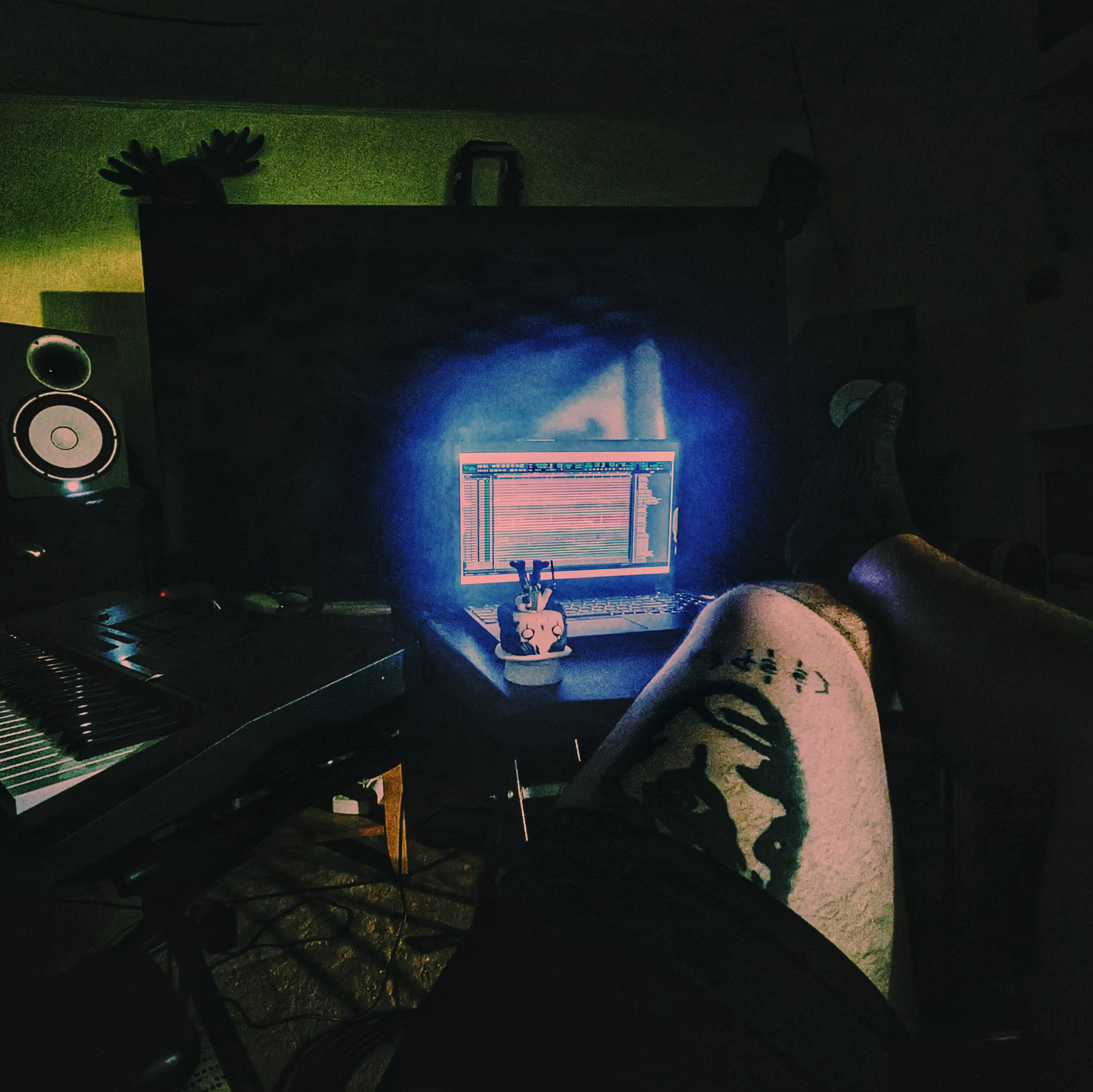 Best Weekend Ever - New song "Mahagony" and "Slow, Sales" out now ...